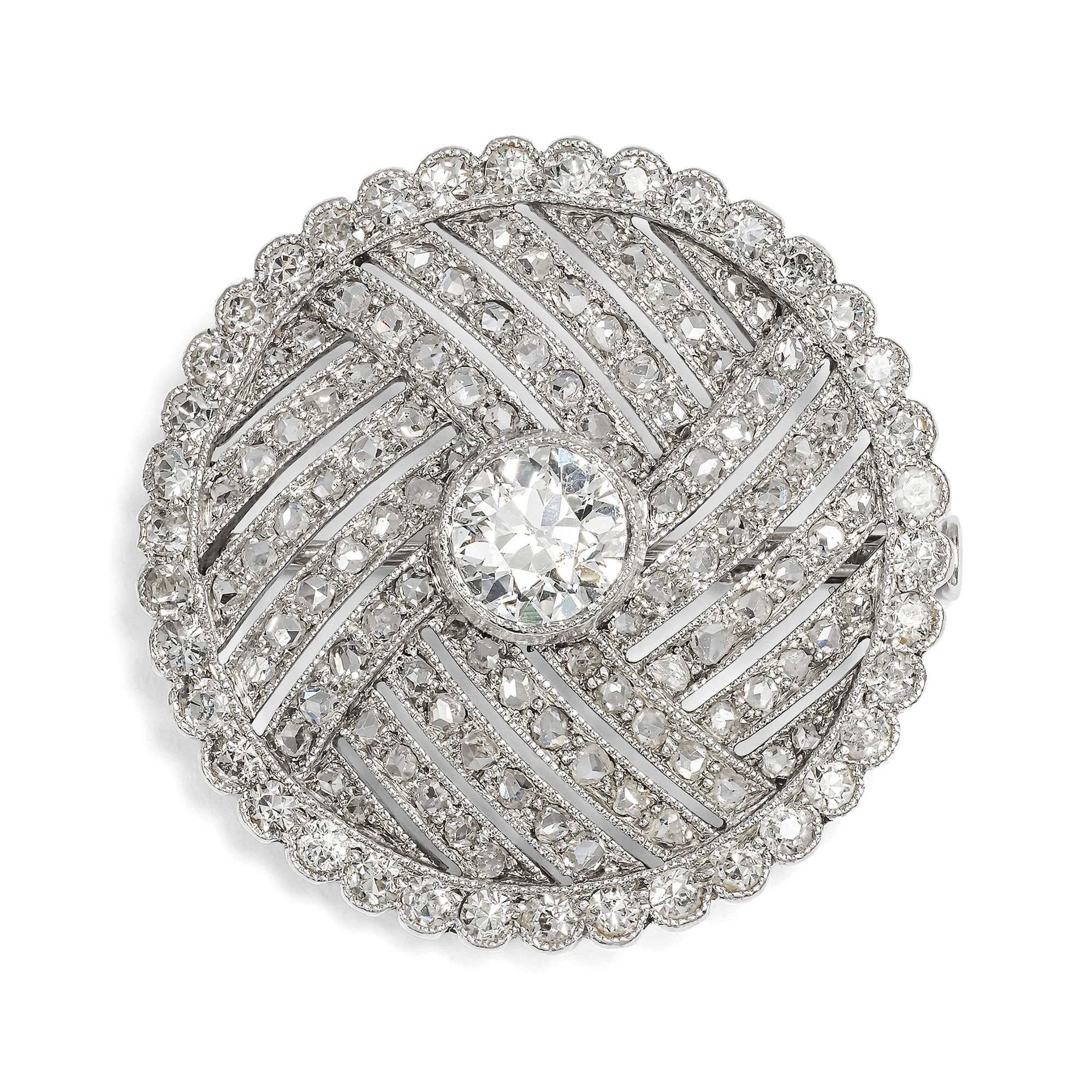 Haute Couture • Feine Brosche in Knopf-Form mit Diamanten in Platin, um ...